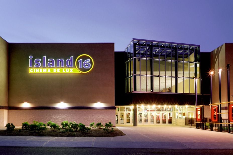 Holtsville on Long Island Movie Theater | Island 16: Cinema de Lux ...