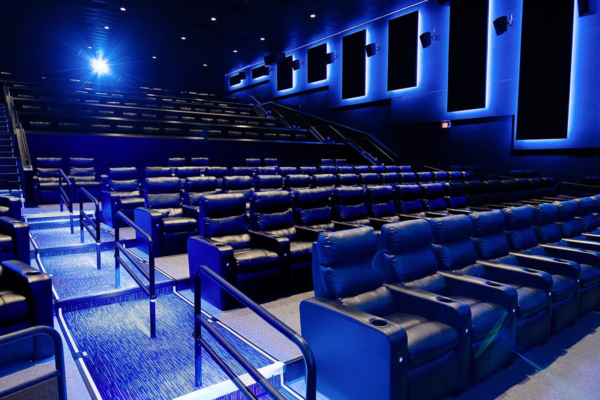 Holtsville on Long Island Movie Theater | Island 16: Cinema de Lux ...