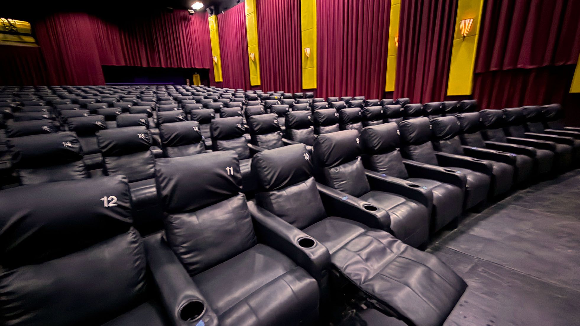 Lakewood Movie Theater | Starlight Lakewood Center - Starlight Cinemas