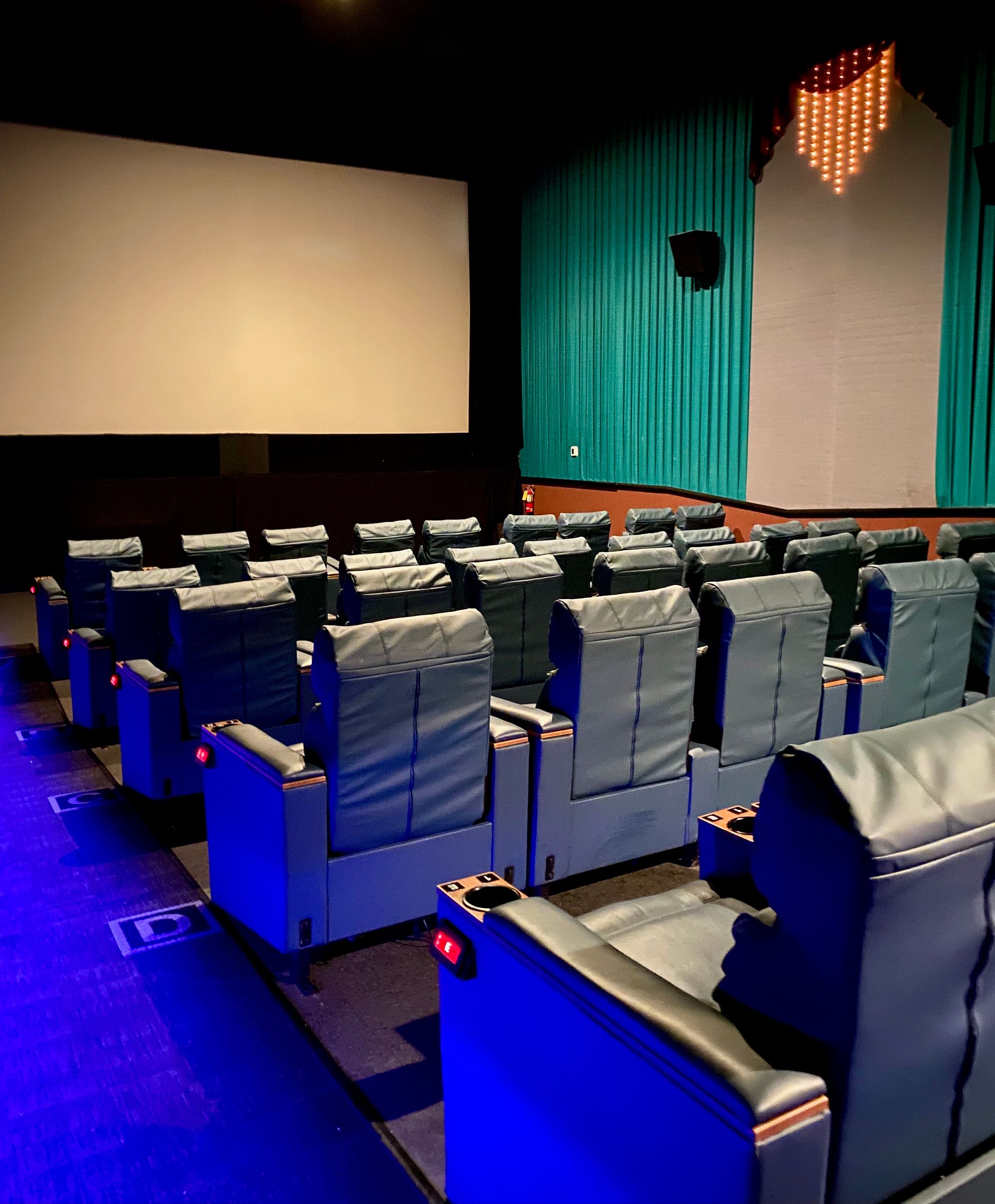 Theatre details - R/C Hollywood Cinema 4 - RC Theatres